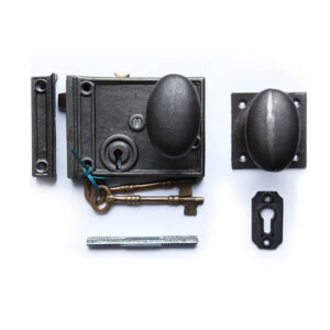 Horizontal cast iron rim lock on cast iron knobs